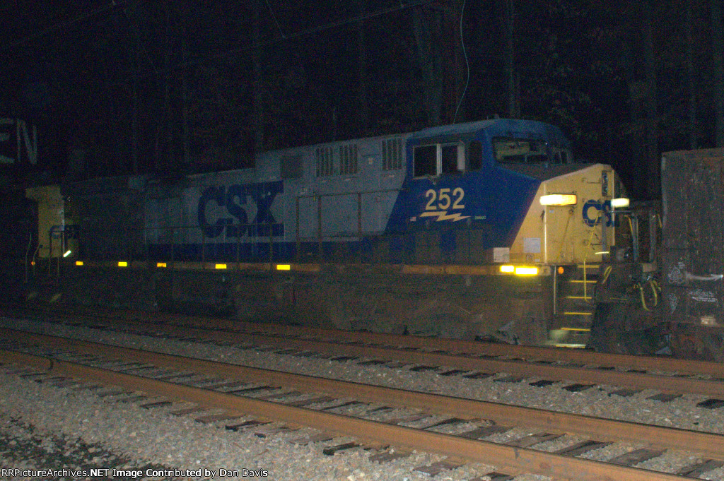 CSX AC44CW 252 trails on Q300-02